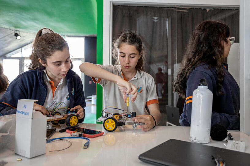 Rosan Bosch | Escuela Técnica Roberto Rocca Campana